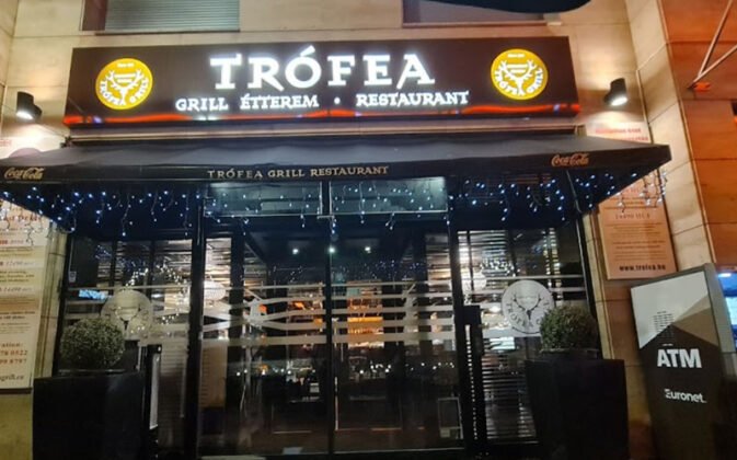 El buffet de Trofea Grill Restaurant - La Guía de Budapest - Que ver y ...